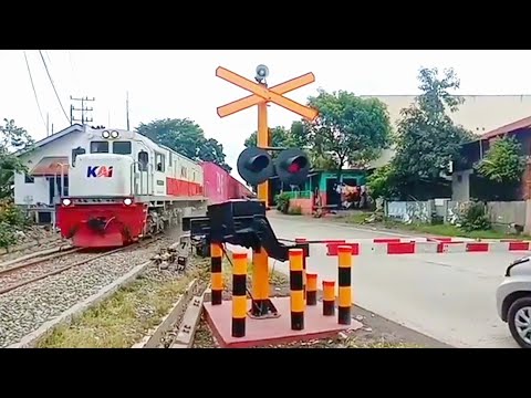 Perlintasan Kereta Api Simpang Beo#keretaapi#perlintasankeretaapi# ...