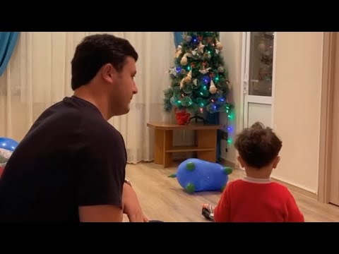 Demeli bele hind filmi qosan kimi Tural deyir yene qosdun bunlari😅😂 zehlesi gedir.