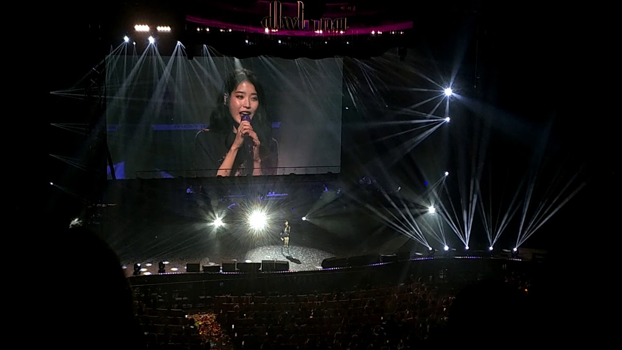 (IU - Heart) Singapore Concert 2018 이지금 dlwlrma - YouTube