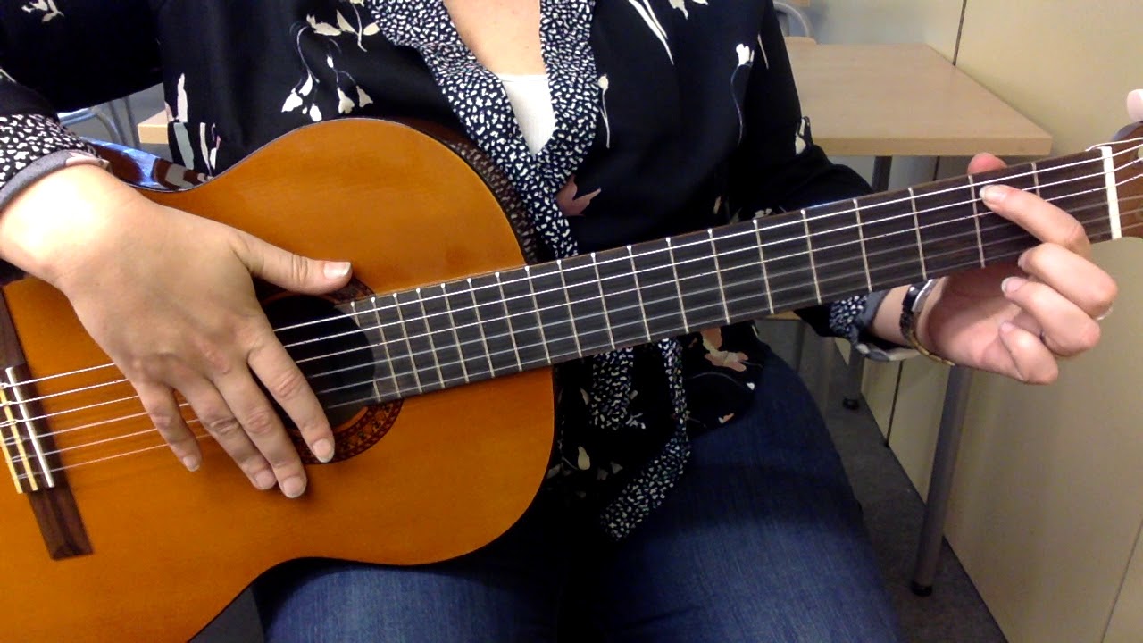 Gitarrackord black or white - YouTube