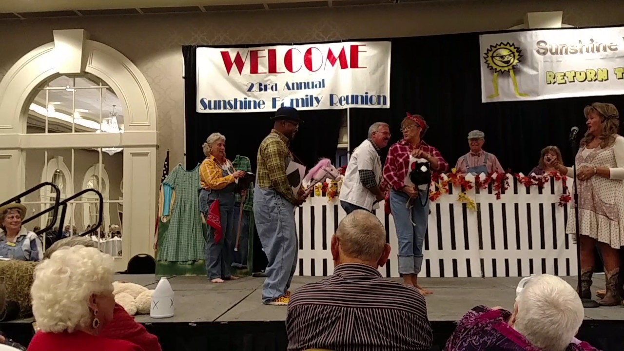 Hee haw horse racing - YouTube