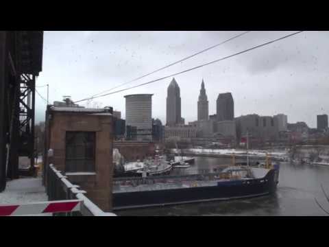 The Algosar passes under the Columbus Ave. bridge. 1/6/2010 - YouTube