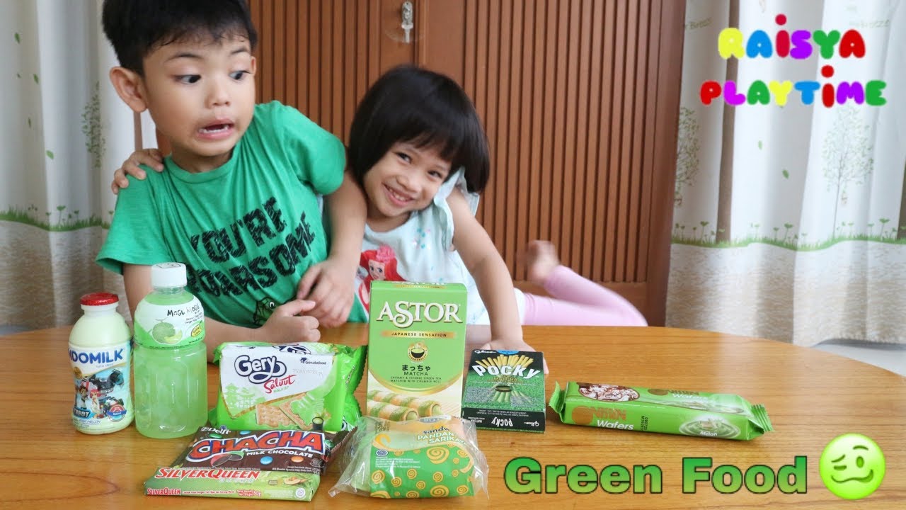 Food Challenge - Makan Snacks Serba Warna Hijau! - YouTube
