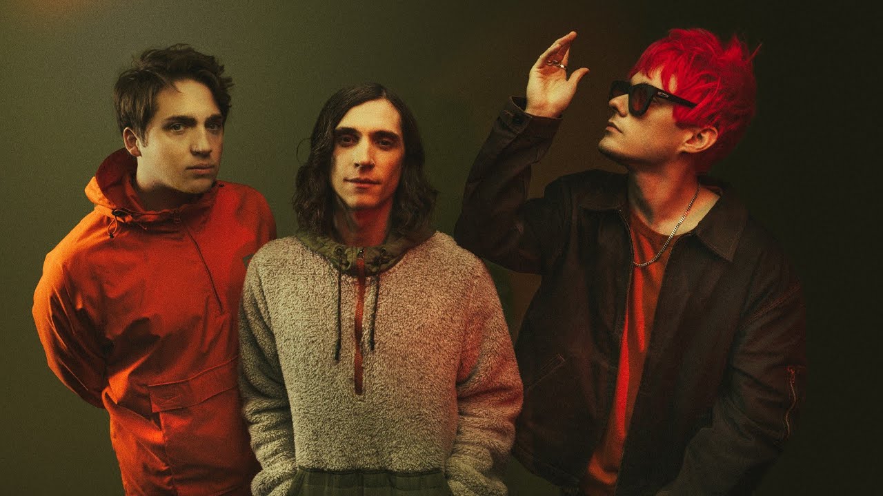 2 best friends waterparks song - YouTube