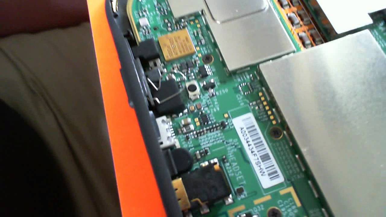 Inside a (broken) Kindle 3 (Wifi version) - YouTube