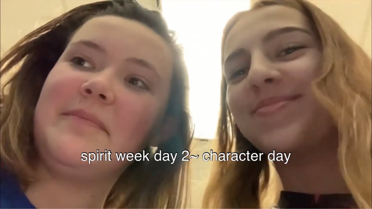 2 hour delay! | Vlogmas Day 17 | Chloe Renee - YouTube