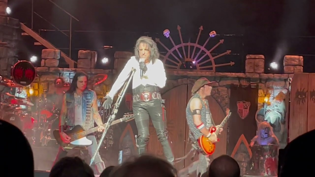 Alice Cooper, I'm Eighteen, Shea's Performing Arts Center, Buffalo NY ...