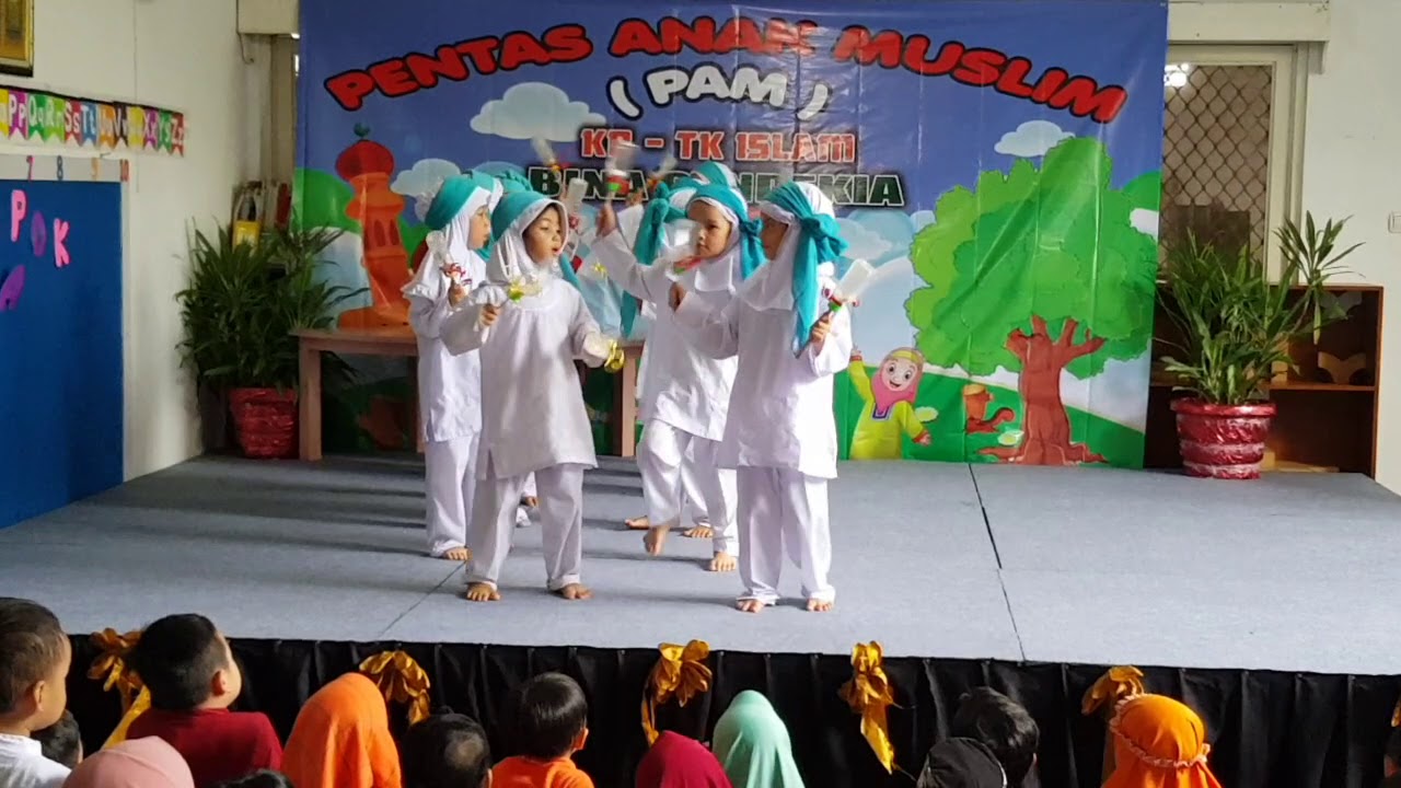 Pentas Anak Muslim TK Bina Cendekia Islamic School 2018 - YouTube
