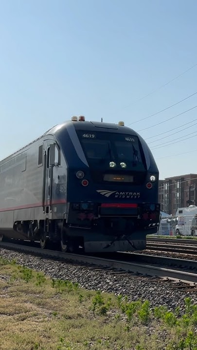 #amtrak carl sandburg 381 speeds through #downersgrove bound for #quincy il 06.21.24 @MetraBNSF ...