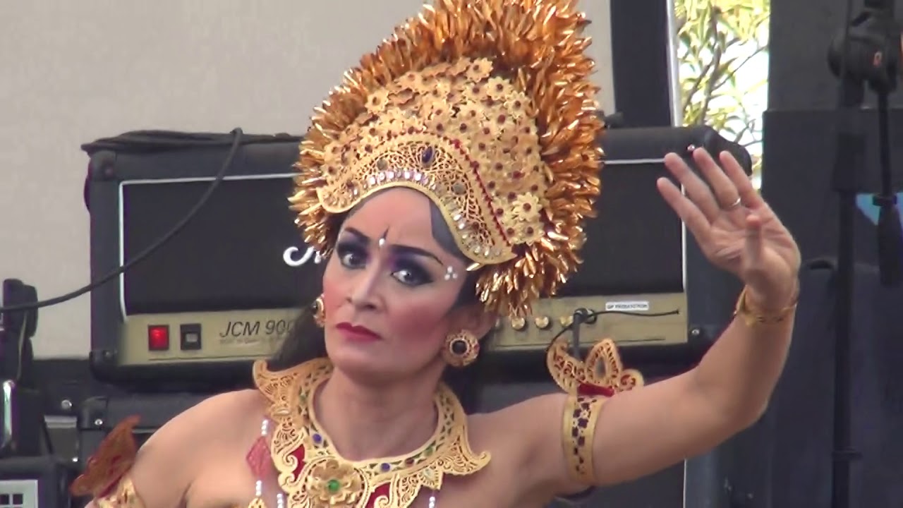 Tari Oleg Tamulilingan BKFK 56 - YouTube