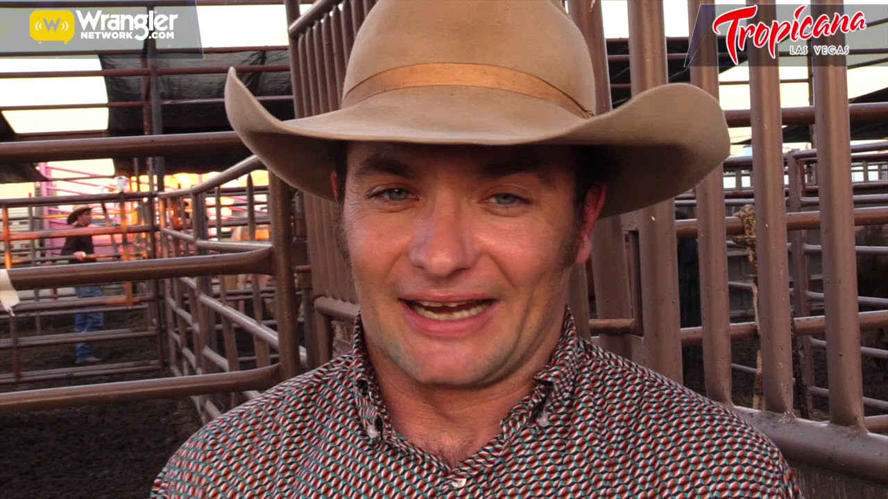 Will Lowe Punches his Ticket to the Dodge City Roundup Finals - YouTube