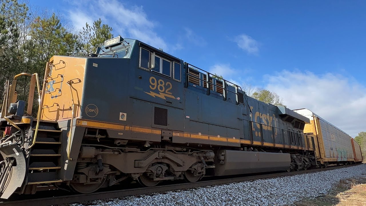 CSX 982 & CSX 3167 leaving Manchester, Ga. after crew change with mixed ...