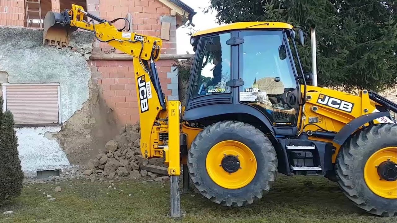 JCB 4cx backhoe loader Demolishing The Outside Wall of a house (1/2 ...