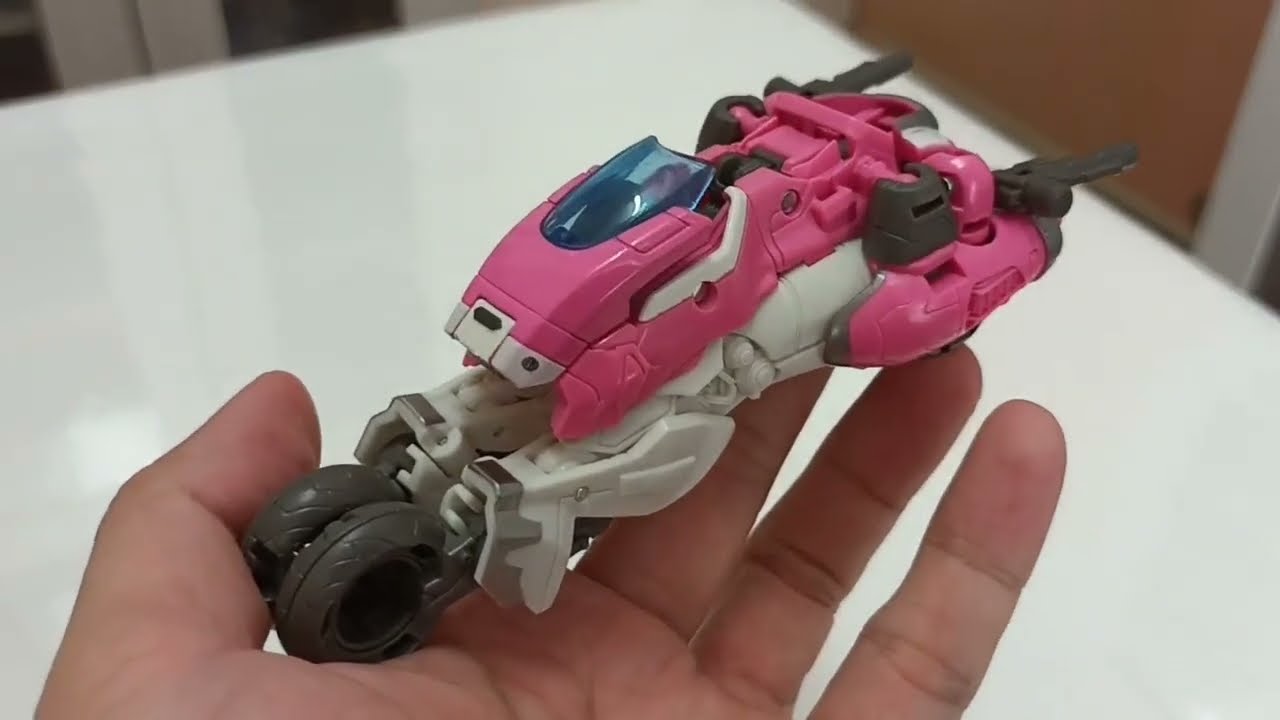 Transformers SS85 Arcee - YouTube