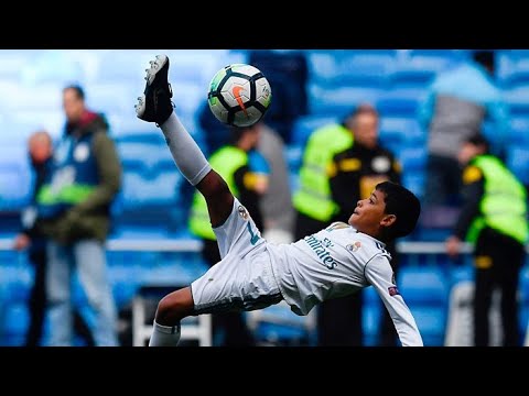 Ronaldo'nun Oğlu Ronaldo Jr.'in Akılalmaz Golleri ve Çılgın Futbol Becerileri - 2018