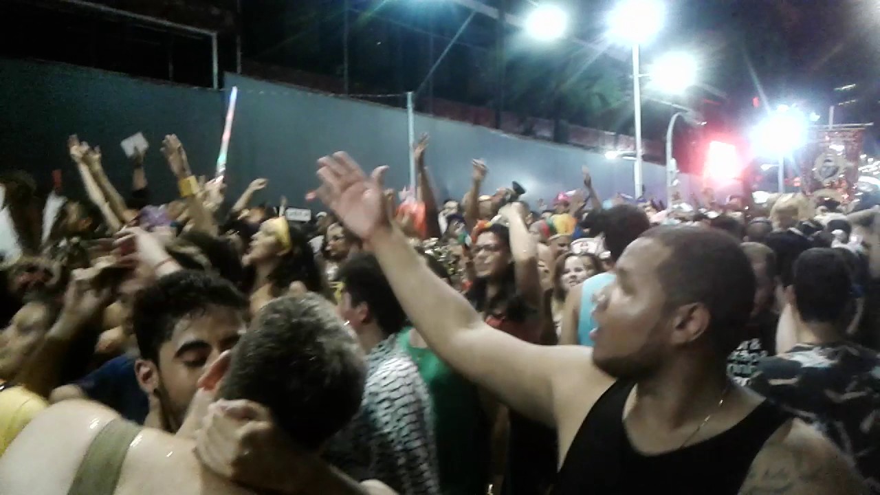 Sandra de Sá no Carnaval de Salvador 2017 - Olhos Coloridos - YouTube