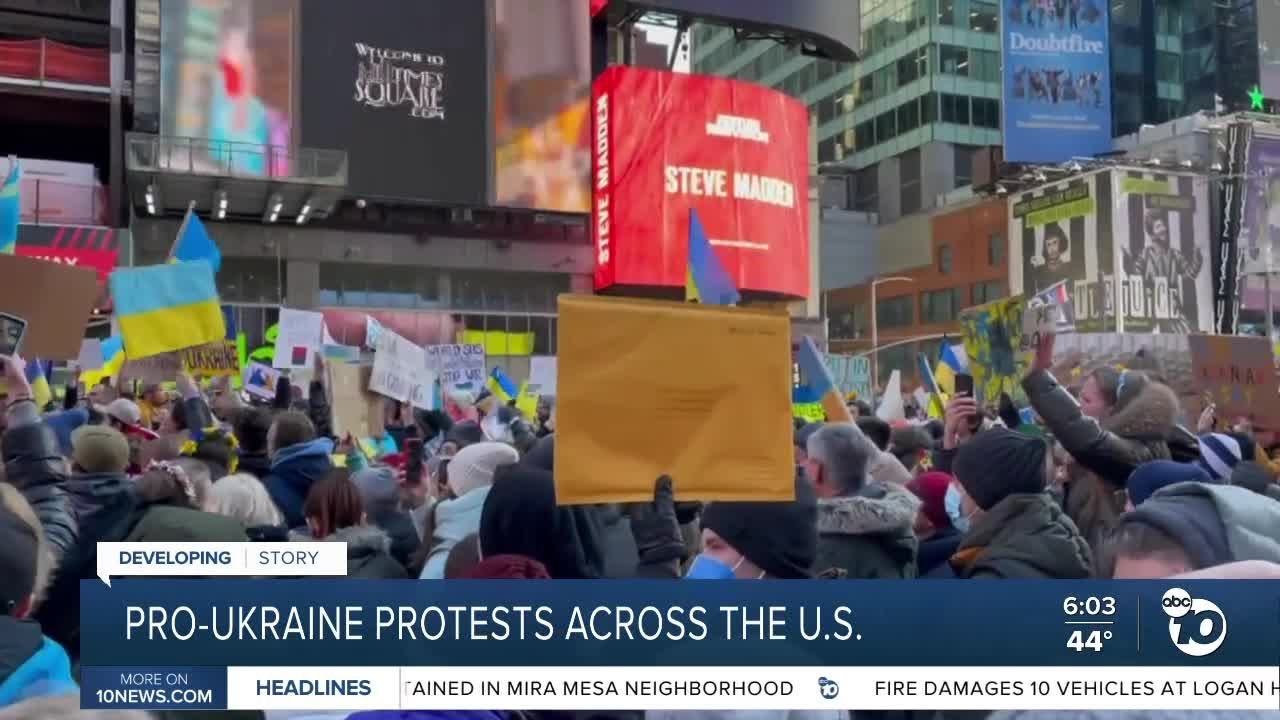 Pro-Ukraine protests across the U.S. - YouTube