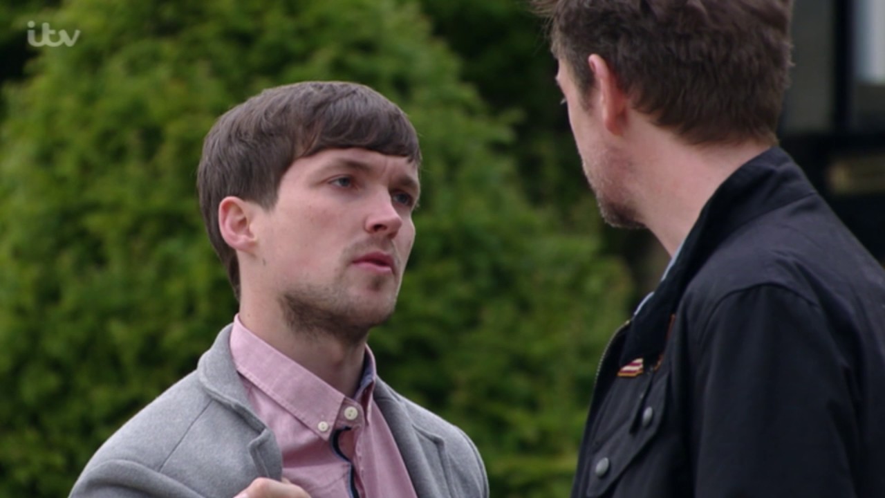Robbie Tells Cameron That Debbie Is Planning To Skip Town - Emmerdale ...