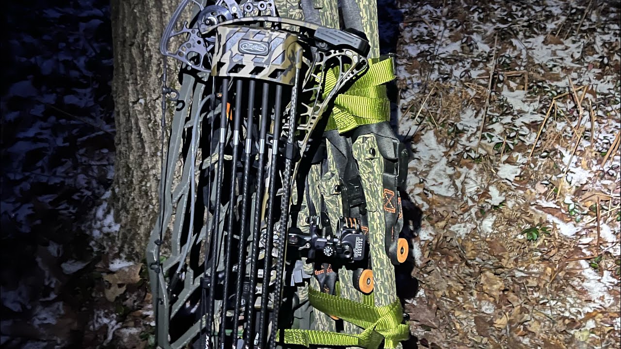 Trying out my new XOP tree stand and Muddy climbing sticks. - YouTube