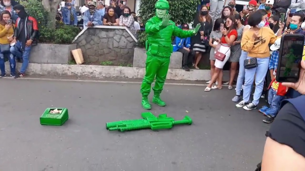 GREEN ARMY MAN IN SESSION ROAD BAGUIO CITY - YouTube