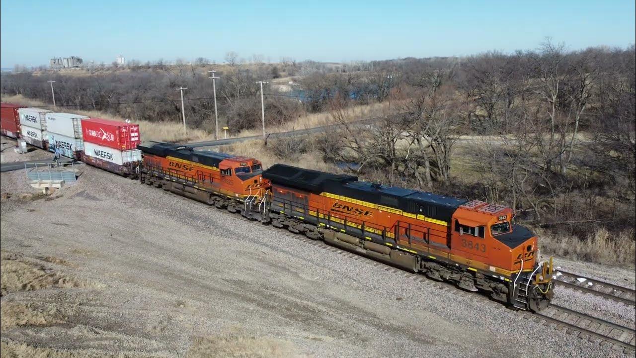 Eastbound BNSF 4284/8222, Mixed Freight Train, "Cherokee Sub" Tulsa, OK, 2-19-2022, DJI - YouTube