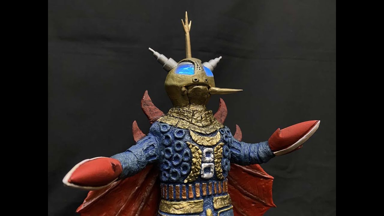 Bat Seijin Art Statue バット星人 完成品 - YouTube