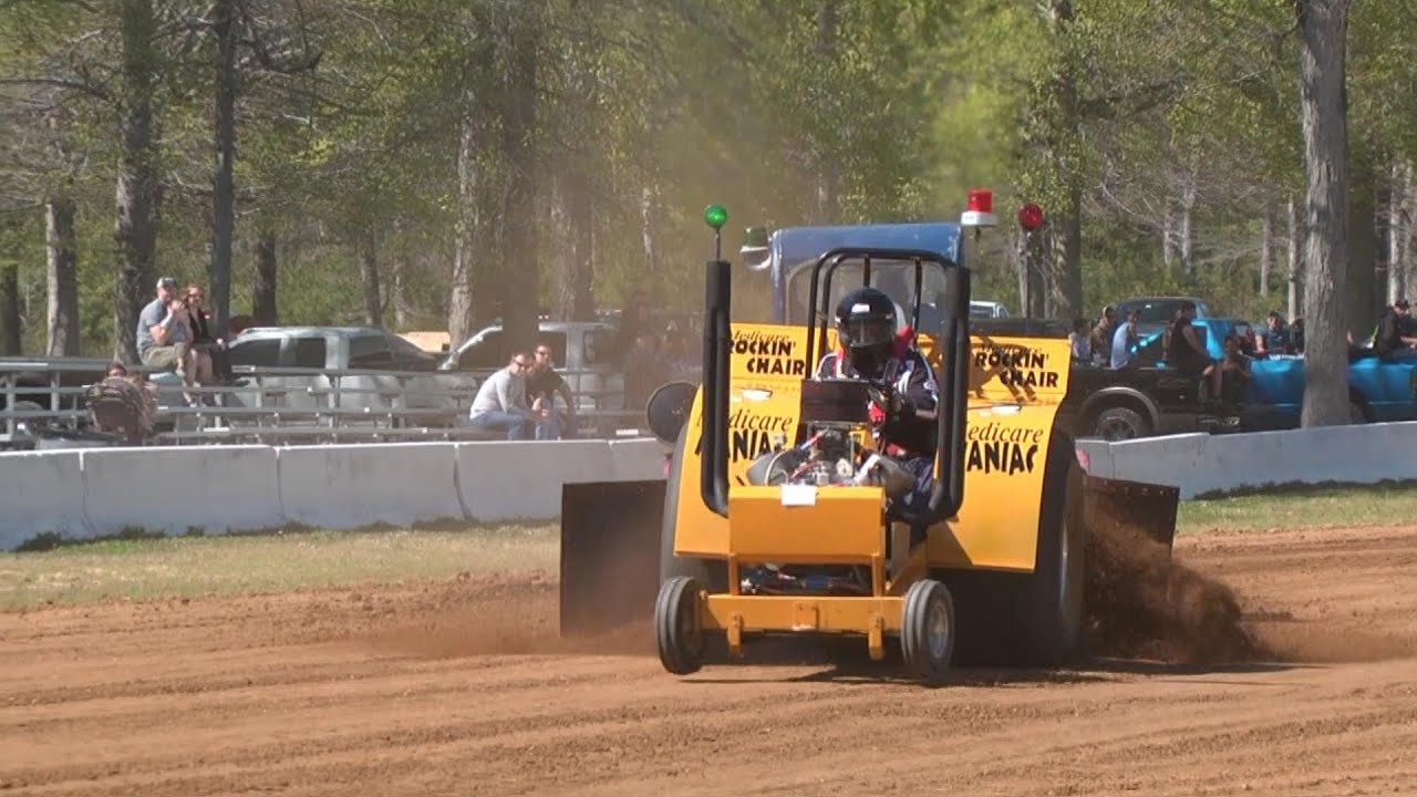 Wild V-8 Modified Mini Tractors Pulling At Easton - YouTube