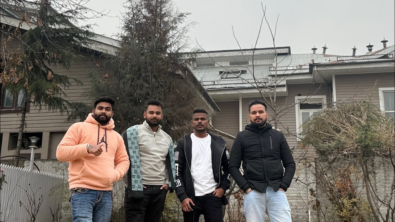 Exploring Gulmarg live snow fall dekhi aaj ️// vlog 107\\ ADITYA GHAI ...