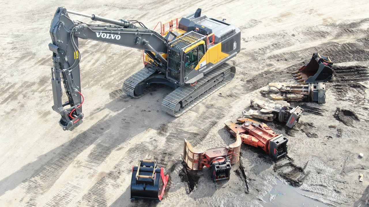Volvo EC380E Straight Boom w/ Oilquick - YouTube