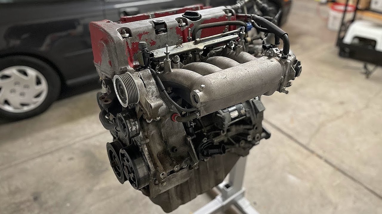 Cleaning up my K20 Type R Engine - YouTube