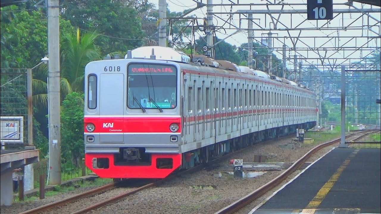 Kumpulan Kereta KRL Commuter Line Di Stasiun Maja !!! - YouTube