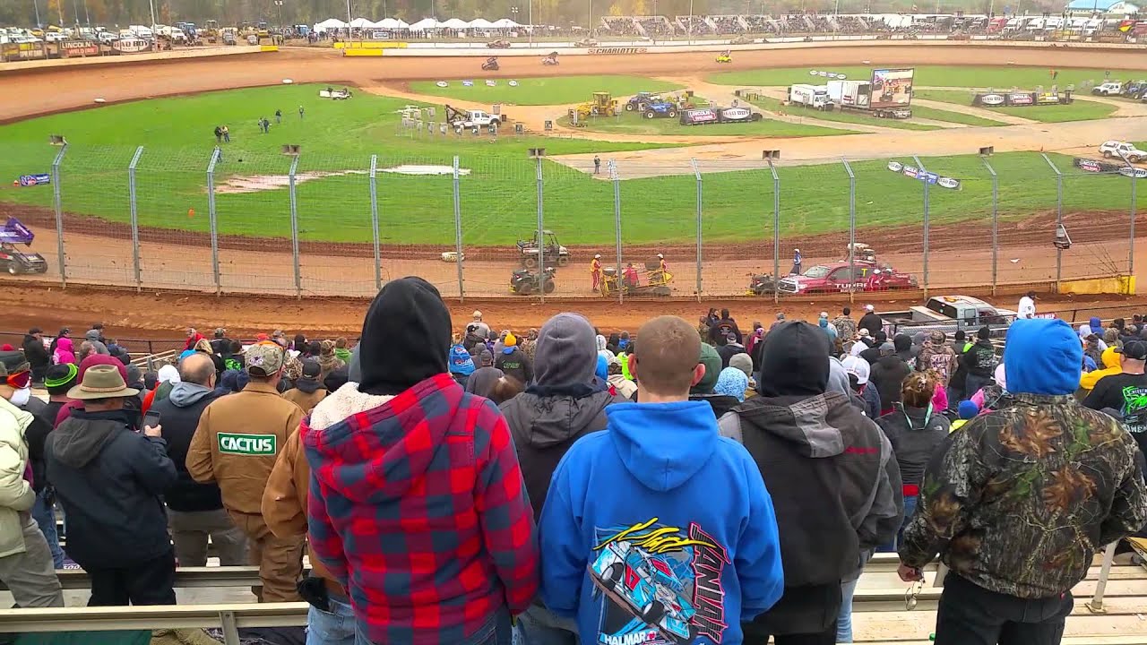 Lance Moss accident at the World of Outlaw Finals - YouTube