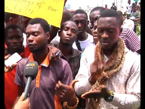 NIGERIAN STUDENTS PROTEST POLYTECHNIC AND COLLEGES STRIKE - YouTube