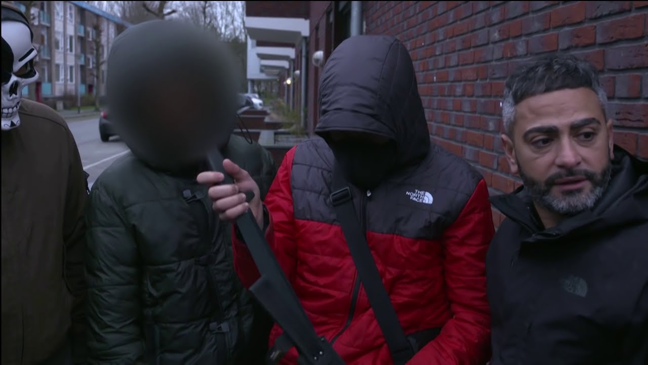 Jongen 14 vertelt waarom hij met een groot mes loopt - YouTube