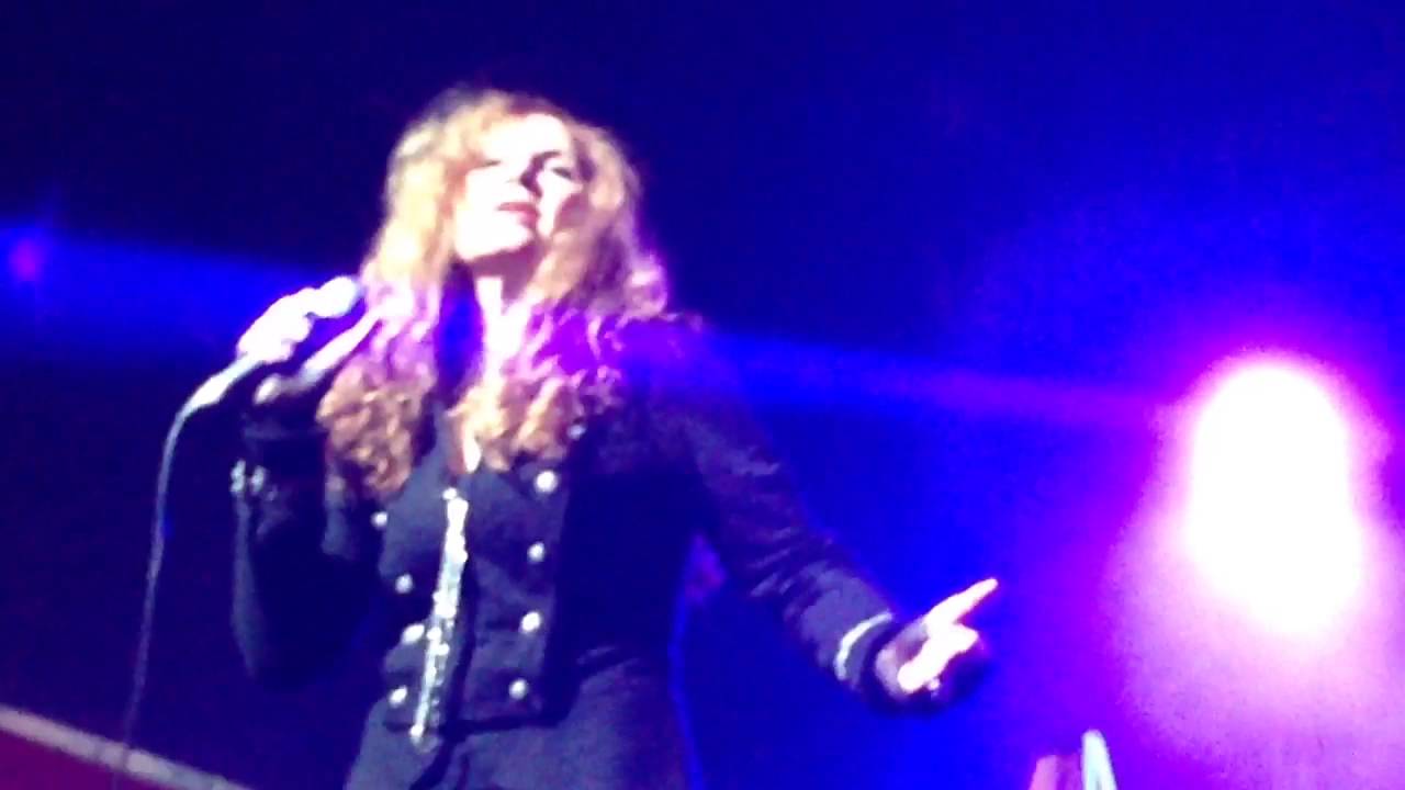 Paula singing a song she wrote to Pam - YouTube