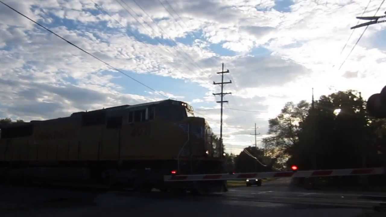 UP 4071 East Streator - YouTube