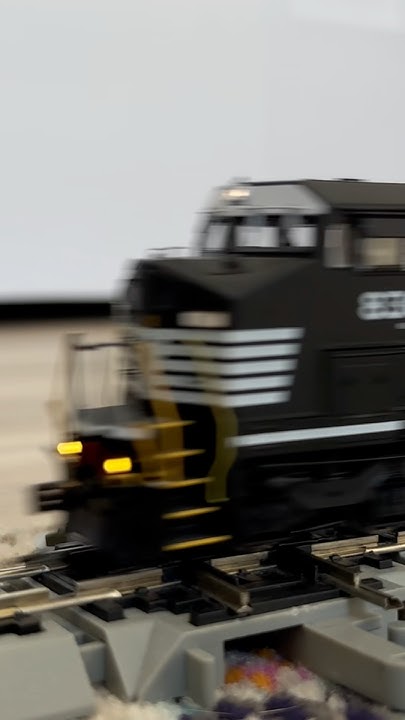 Short ns train slams the dimond #train #trending #railroad - YouTube