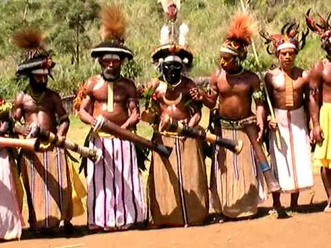 Papua New Guinea: Sing Sing Dance in Tari Highlands - YouTube