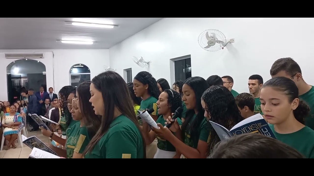 CONJUNTO DE MOCIDADE LOUVANDO A DEUS NO CULTO DE SANTA CEIA NA ASS. DE ...