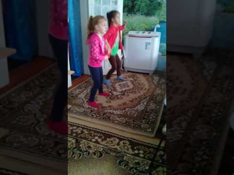 Doua verişoare dansatoare 👍👍