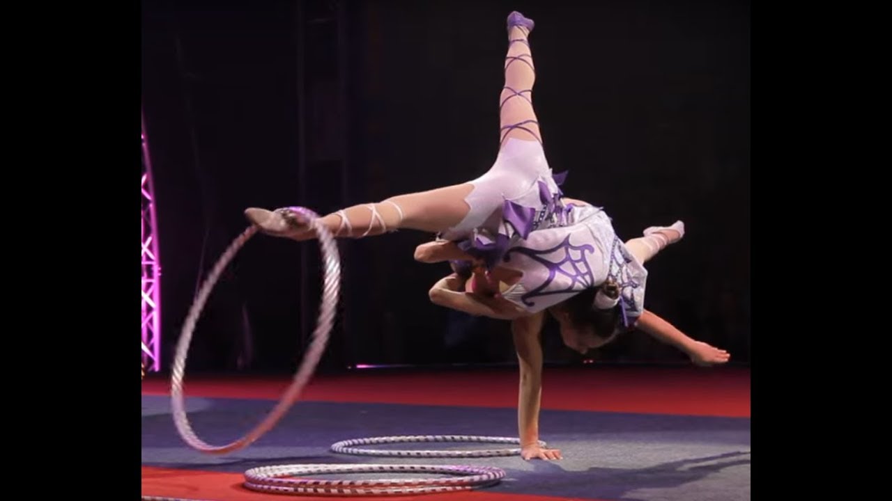 Acrobatic women Hula hoop - YouTube