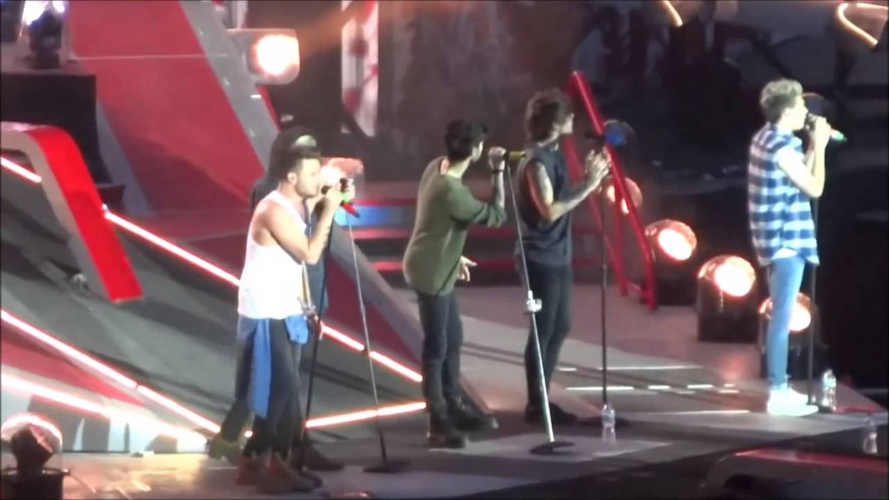 One Direction on wwa tour live at Wembly London full concert - YouTube