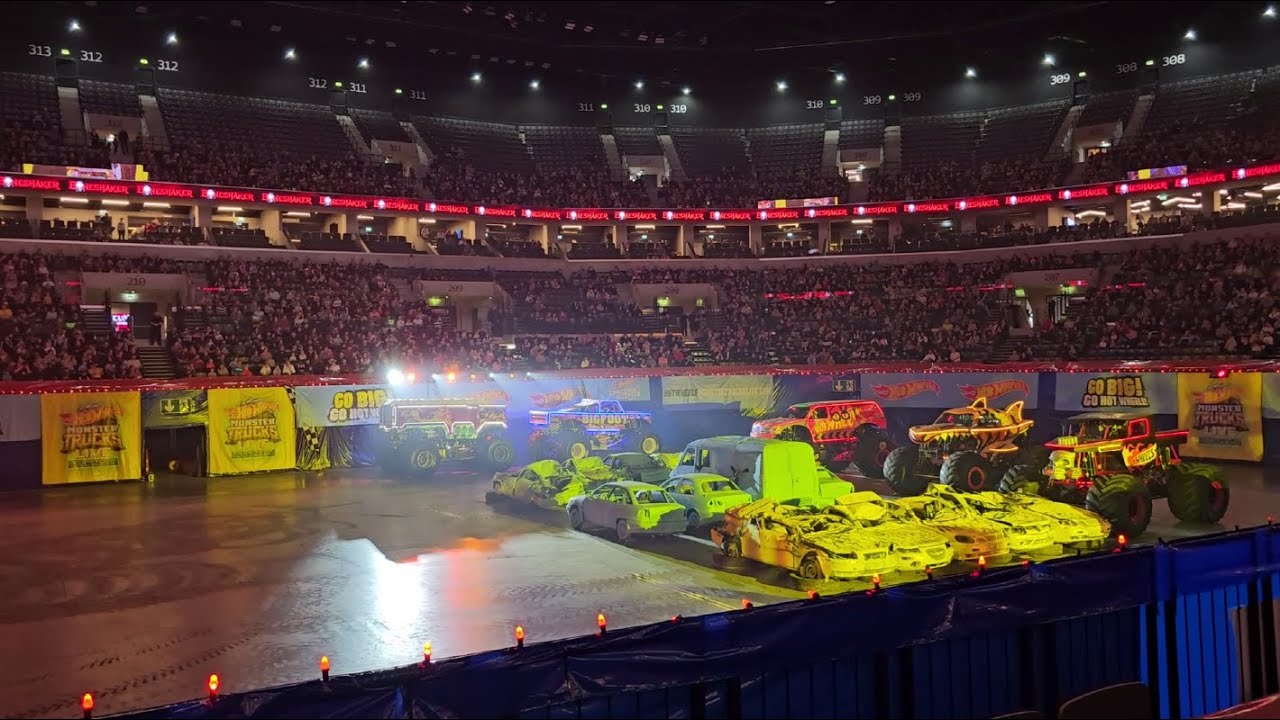 2024 03 16 Hot Wheels Monster Trucks Glow Party, Budapest - YouTube