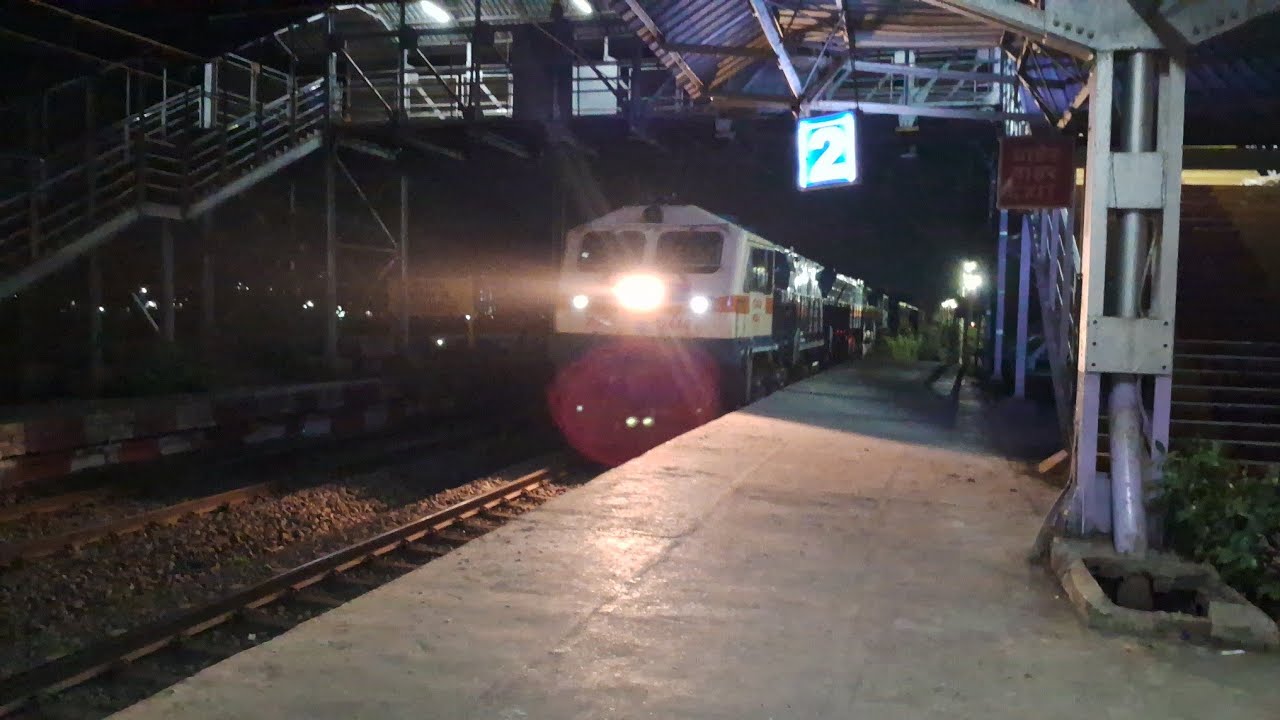 Triplets Locomotive Leading Pqhs | Palace Queen Humsafar Express | Pune ...