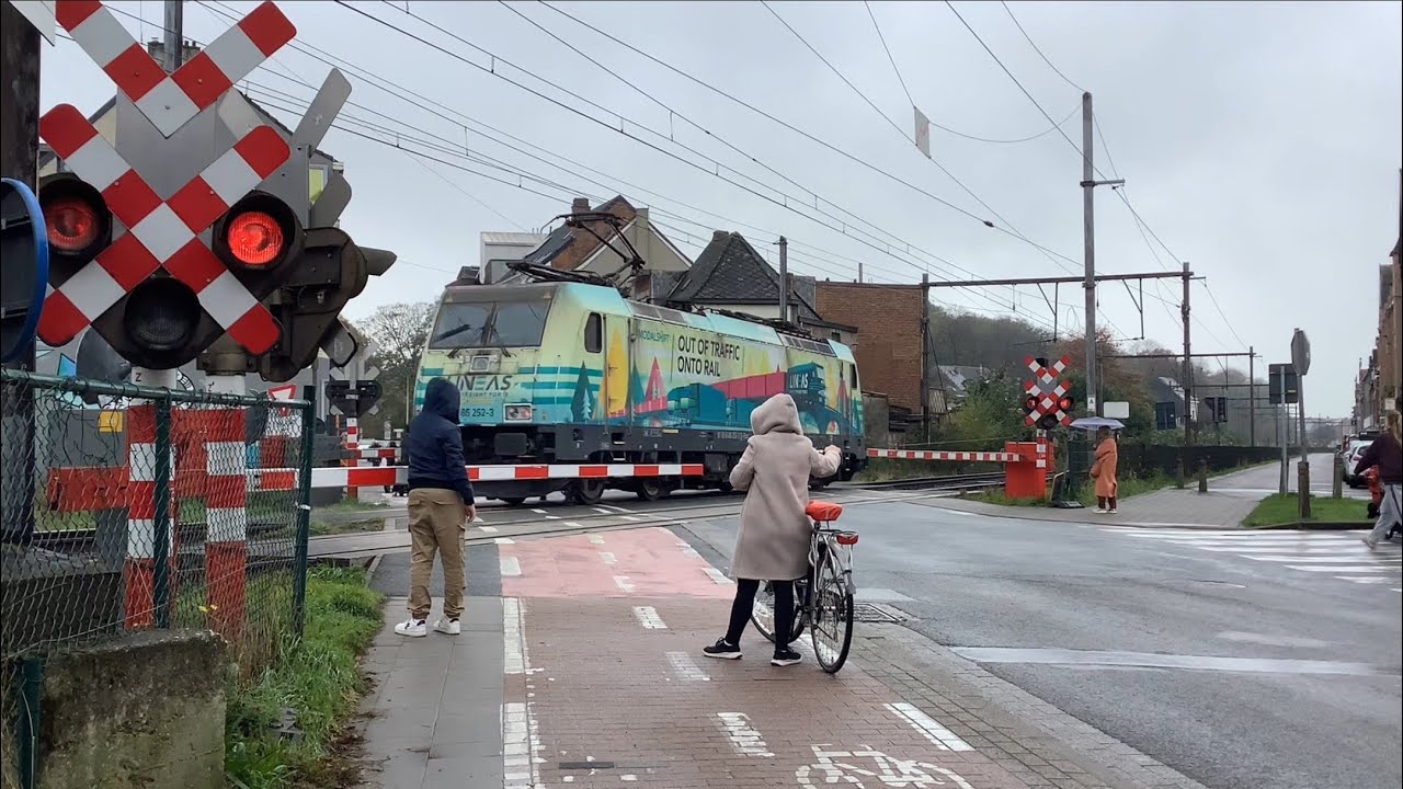 Spoorwegovergang Lier//Belgium Railroad Crossing 🇧🇪 - YouTube