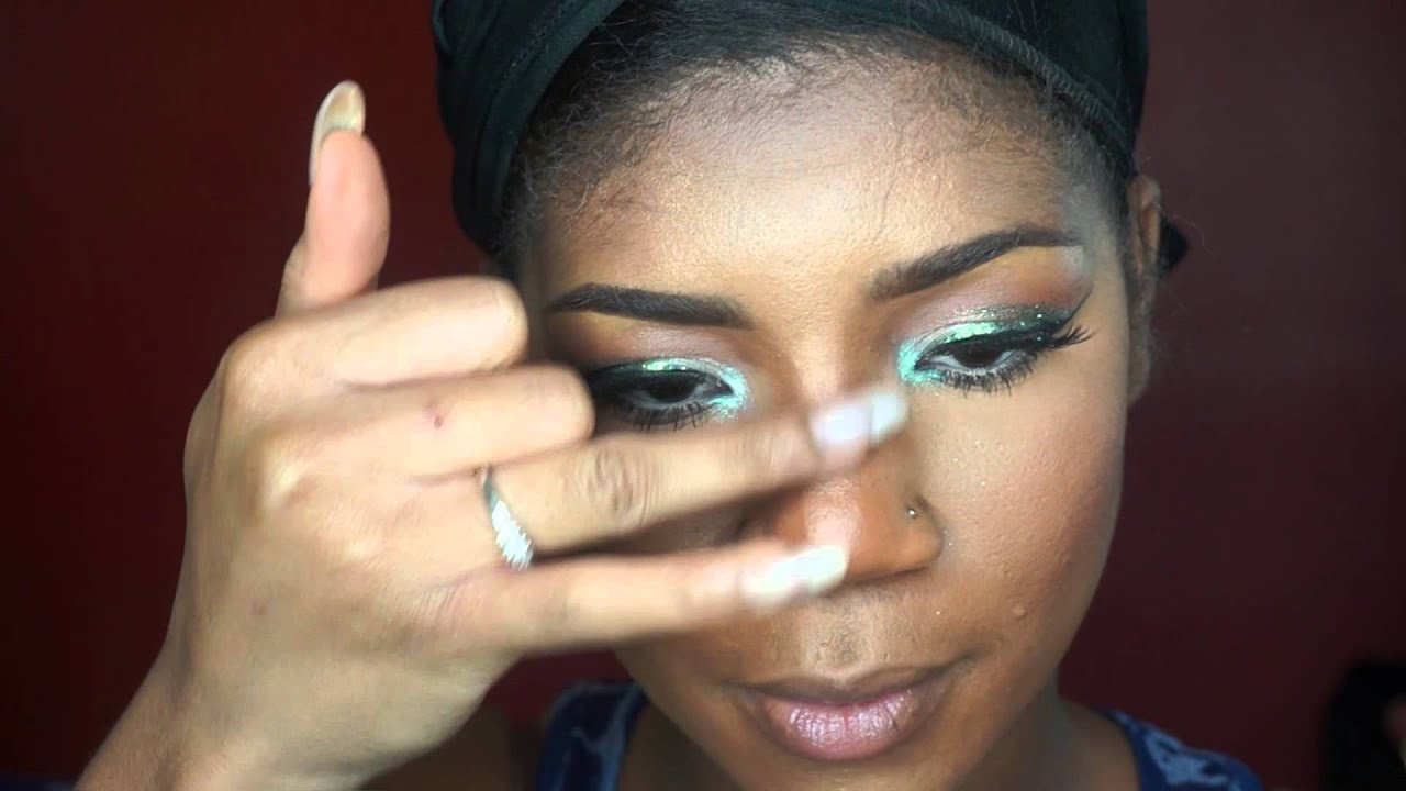 Glitter Graphic Liner tutorial using Green - YouTube