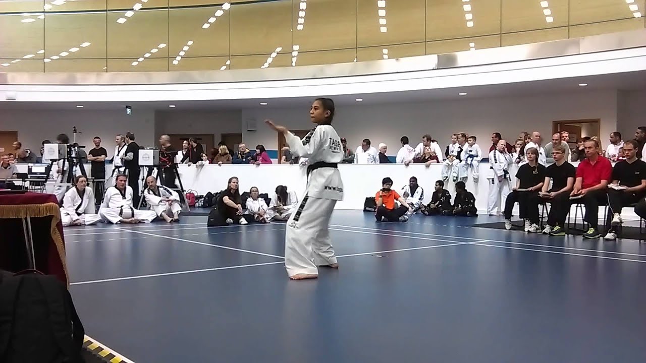 Taekwondo pattern Ge Baek. - YouTube