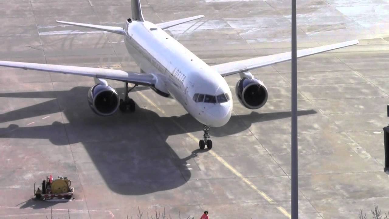 Delta Air Lines Boeing 757-200 Arriving at Gate G15 MSP - YouTube