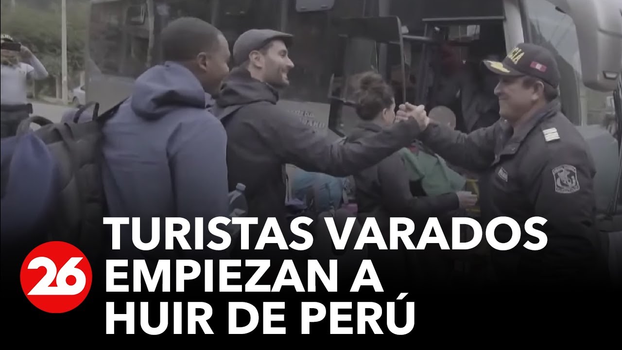 Turistas varados empiezan a huir de Perú - YouTube