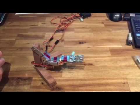 Mini robot arm throwing a little pencil - YouTube